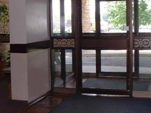 3 Br, 2 bath, Apartment 11 KENDALE COURT