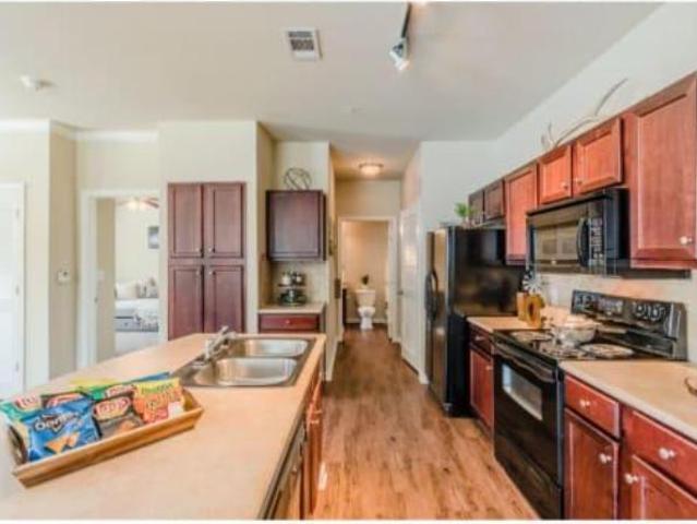 3 Br, 2 bath, Apartment 1250 W Highway 287 Byp