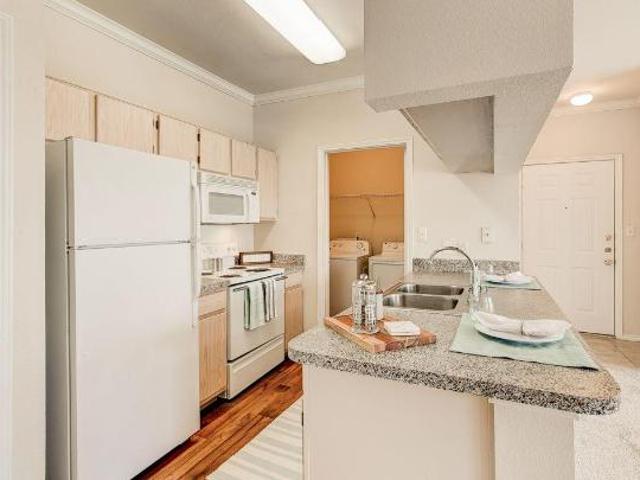 3 Br, 2 bath, Apartment 1200 Fuller Wiser Rd