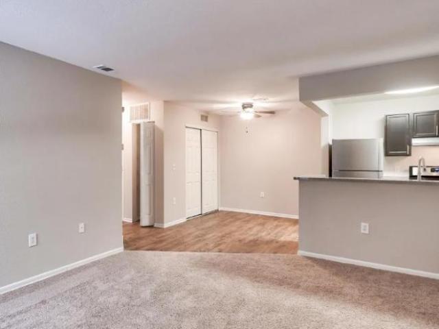 3 Br, 2 bath, Apartment 1220 Four Seasons Dr