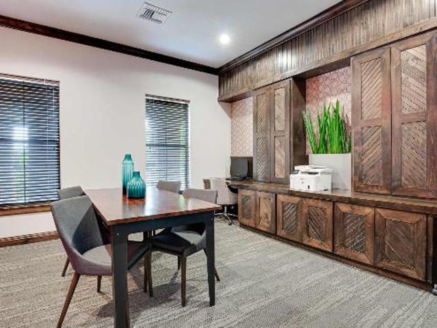 3 Br, 2 bath, Apartment 1220 Indian Run Dr
