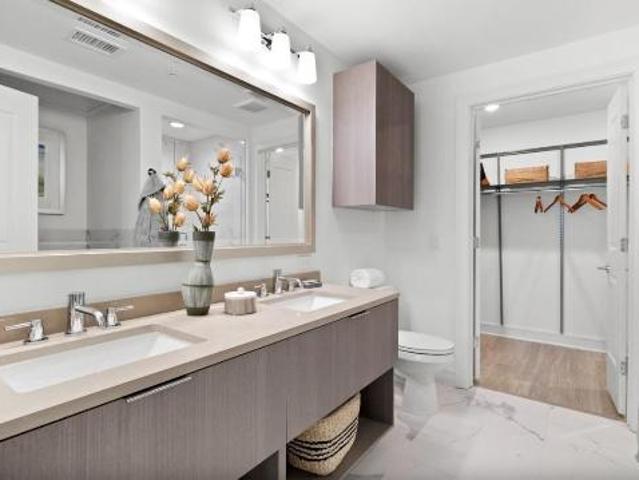 3 Br, 2 bath, Apartment 1230 W Peachtree St NW