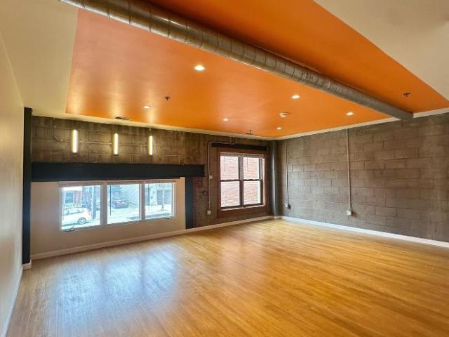 3 Br, 2 bath, Apartment 1232 Sarah Street