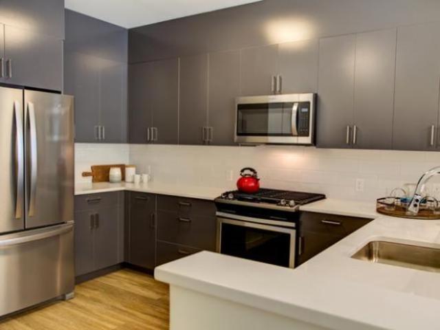 3 Br, 2 bath, Apartment 1235 VFW Parkway