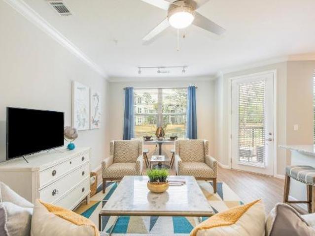 3 Br, 2 bath, Apartment 1235 Ashley Garden Blvd