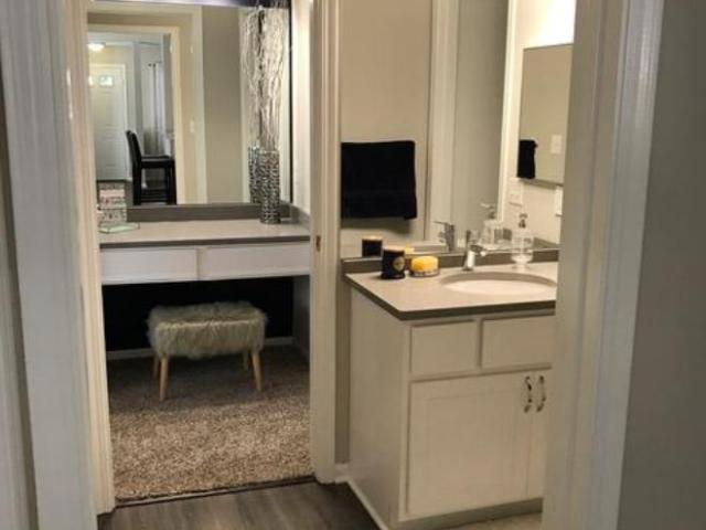 3 Br, 2 bath, Apartment 1373 Ivy Ln