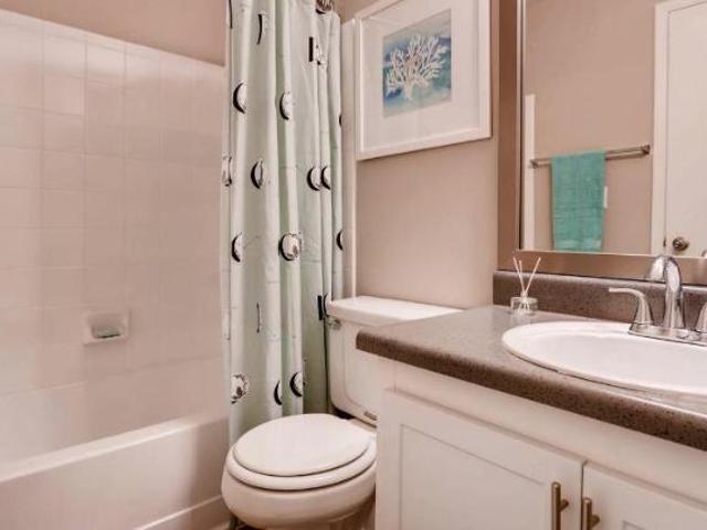 3 Br, 2 bath, Apartment 13820 S 44th St
