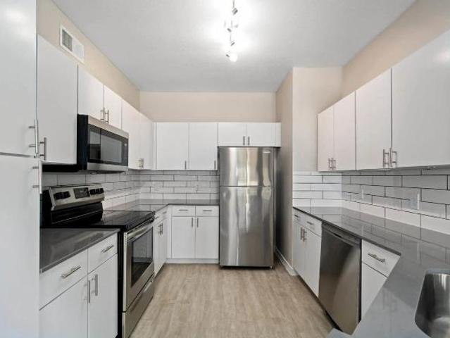 3 Br, 2 bath, Apartment 13900 Chadwick Pkwy