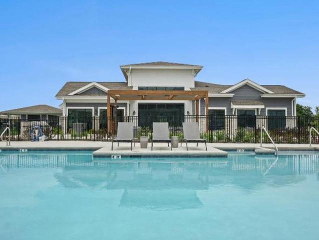 3 Br, 2 bath, Apartment 13915 S Autumn Way