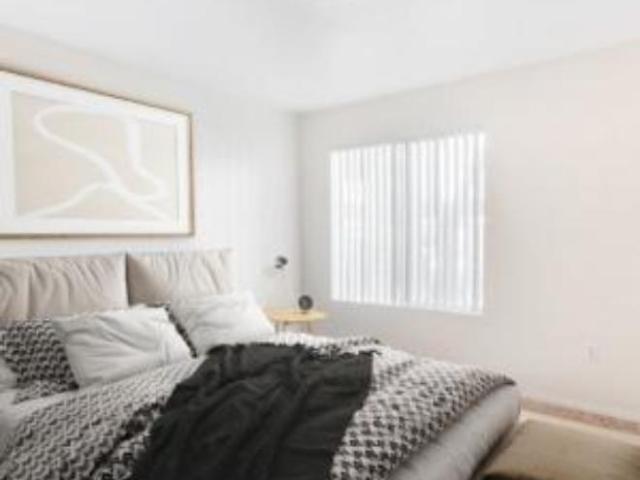 3 Br, 2 bath, Apartment 1441 S Lindsay Rd