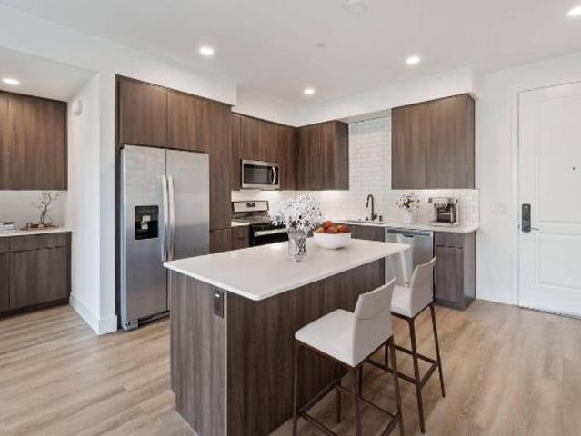 3 Br, 2 bath, Apartment 14433 Penasquitos Dr