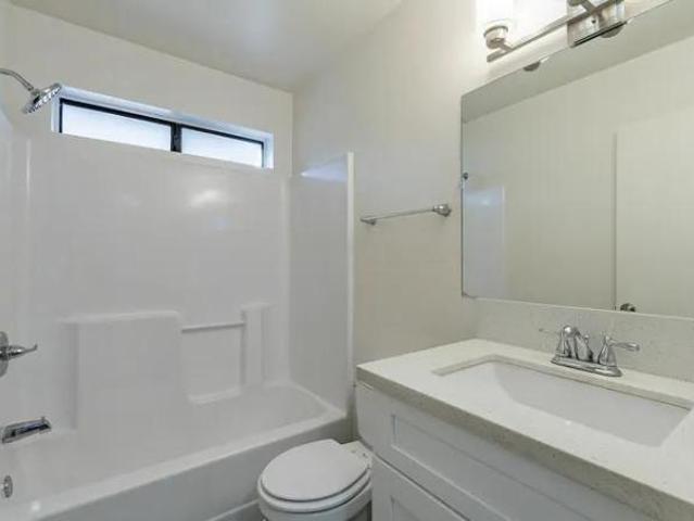 3 Br, 2 bath, Apartment 145 Navajo Dr