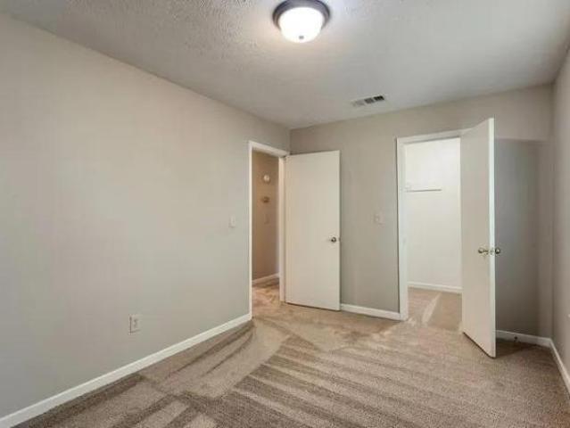 3 Br, 2 bath, Apartment 1462 S Colorado St