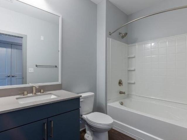 3 Br, 2 bath, Apartment 147 W Main Ave