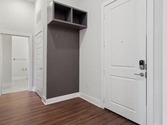 3 Br, 2 bath, Apartment 1400 Lake Hearn Dr NE