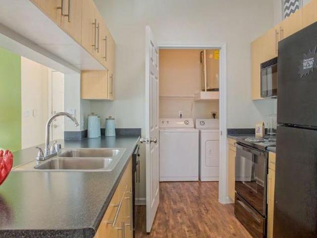 3 Br, 2 bath, Apartment 1401 TX 360