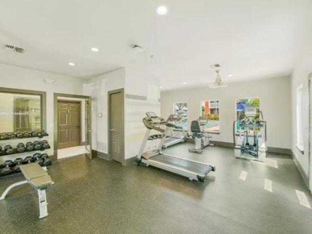 3 Br, 2 bath, Apartment 14140 N Broadway Ext