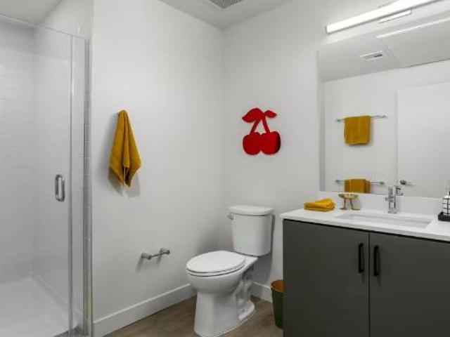 3 Br, 2 bath, Apartment 1540 E Industrial St