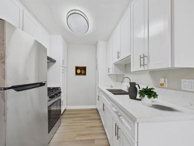 3 Br, 2 bath, Apartment 15441 Nordhoff St