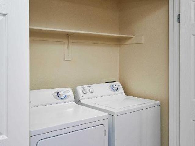 3 Br, 2 bath, Apartment 15640 Bernardo Center Dr