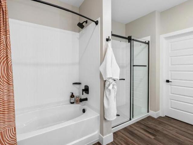 3 Br, 2 bath, Apartment 1595 Twin Lakes Ave