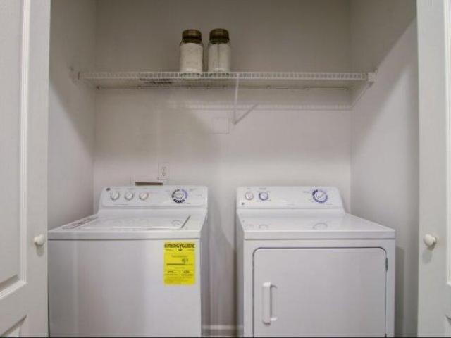 3 Br, 2 bath, Apartment 1500 Huntcliff Village Ct