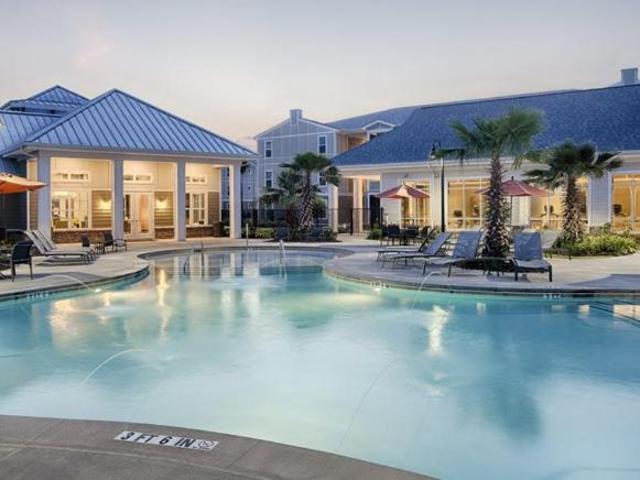 3 Br, 2 bath, Apartment 1502 Benton Blvd