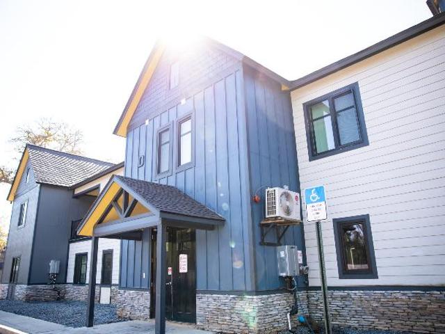 3 Br, 2 bath, Apartment 1510 South West Street