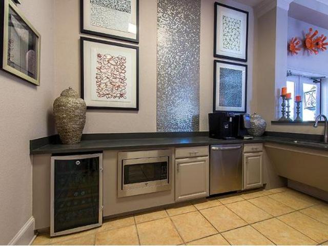 3 Br, 2 bath, Apartment 15335 Park Row Dr