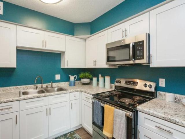 3 Br, 2 bath, Apartment 1660 Old Trolley Rd