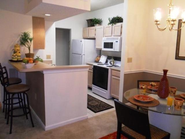 3 Br, 2 bath, Apartment 1665 Wesleyan Dr