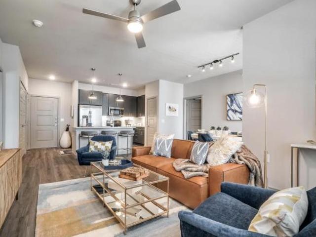 3 Br, 2 bath, Apartment 1675 W Campbell Rd
