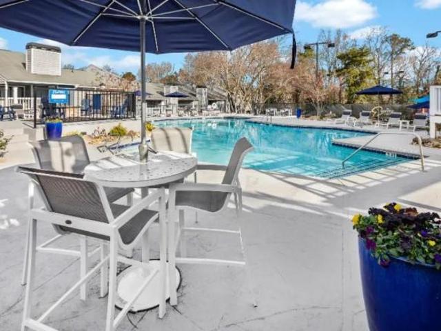 3 Br, 2 bath, Apartment 1675 Roswell Rd