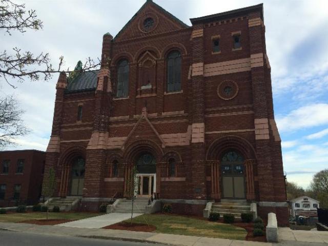3 Br, 2 bath, Apartment 169 Moore St