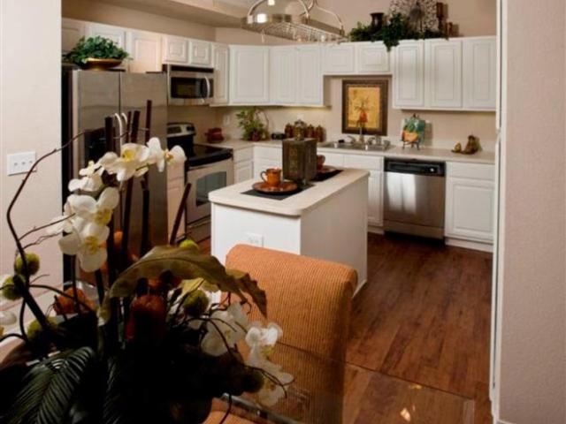 3 Br, 2 bath, Apartment 1601 W Arbrook Boulevard