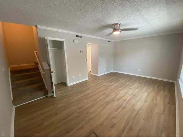 3 Br, 2 bath, Apartment 1605 Nantahala Blvd
