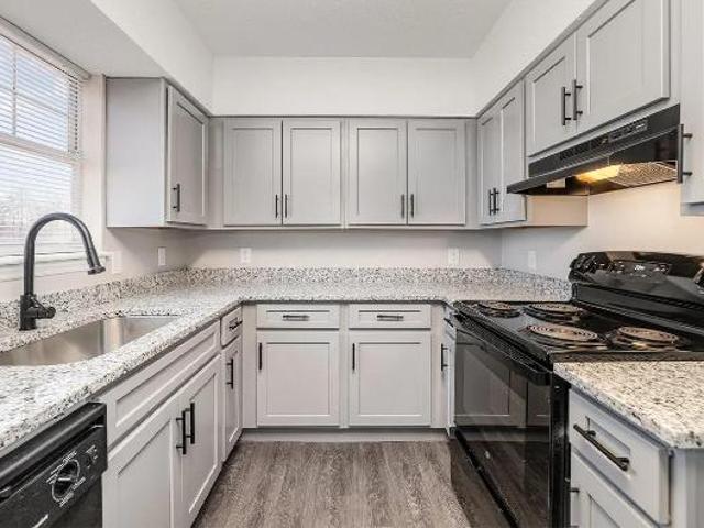3 Br, 2 bath, Apartment 1613 Greenview Dr