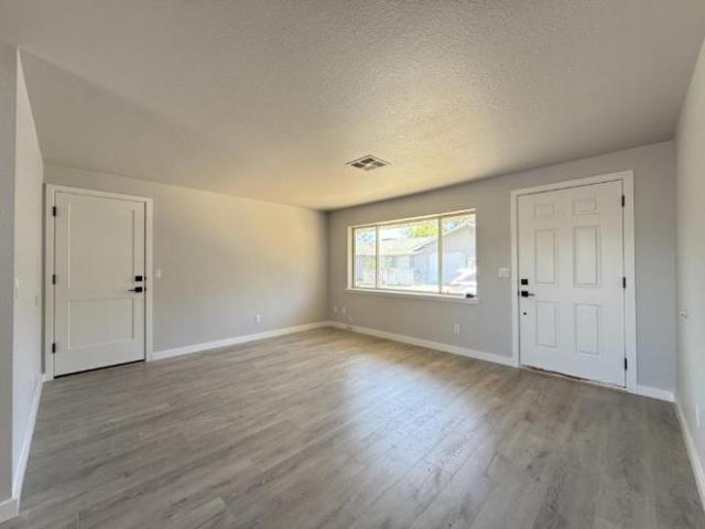 3 Br, 2 bath, Apartment 1762 SW Allen Creek Rd