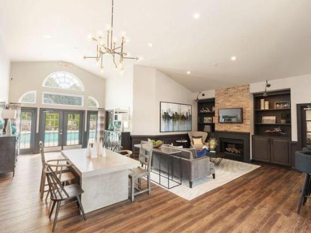 3 Br, 2 bath, Apartment 17701 Halton Park Dr