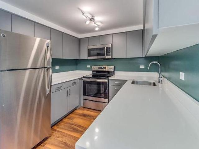 3 Br, 2 bath, Apartment 1715 Chicago Ave