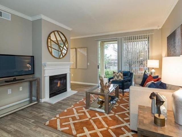 3 Br, 2 bath, Apartment 1735 Presidential Heights