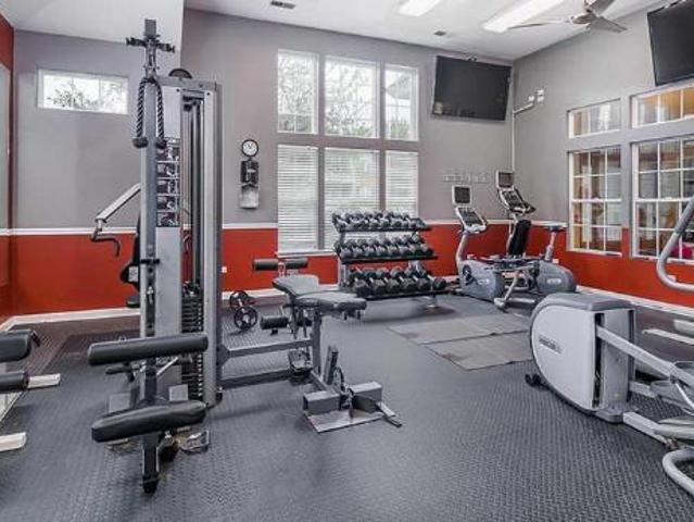 3 Br, 2 bath, Apartment 1847 Clubhouse Dr
