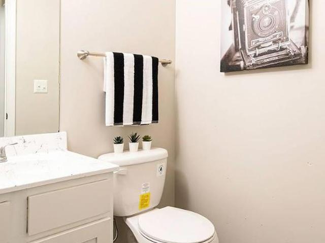 3 Br, 2 bath, Apartment 1800 Joy Cir