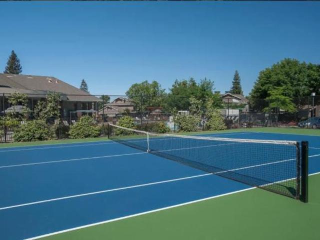 3 Br, 2 bath, Apartment 1801 Eureka Rd