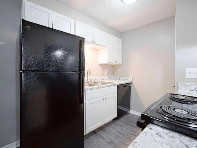 3 Br, 2 bath, Apartment 1805 Hospital Dr