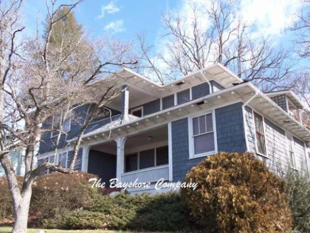 3 Br, 2 bath, Apartment 181 Merrimon Ave