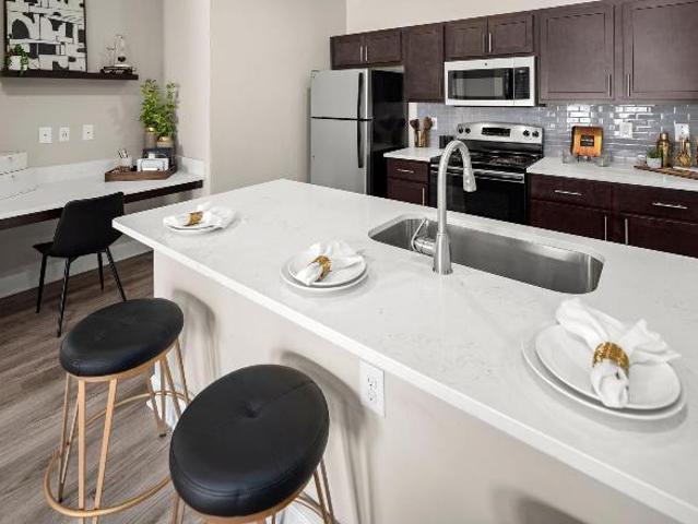 3 Br, 2 bath, Apartment 195 N Creek Dr