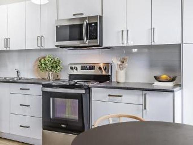 3 Br, 2 bath, Apartment 199 Upper Canada Drive