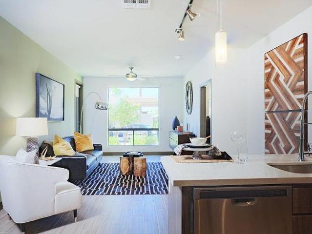 3 Br, 2 bath, Apartment 1920 E Indian School Rd