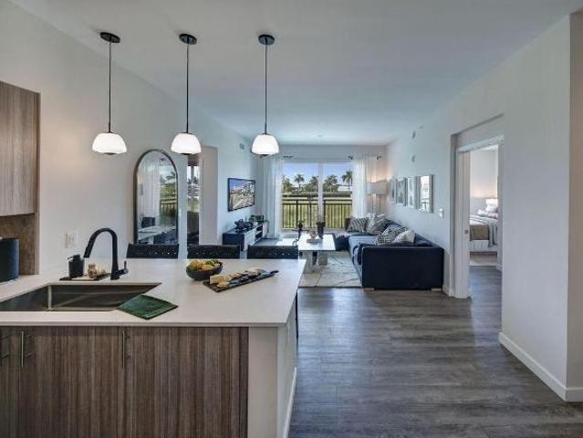 3 Br, 2 bath, Apartment 19279 NW 27th Ave